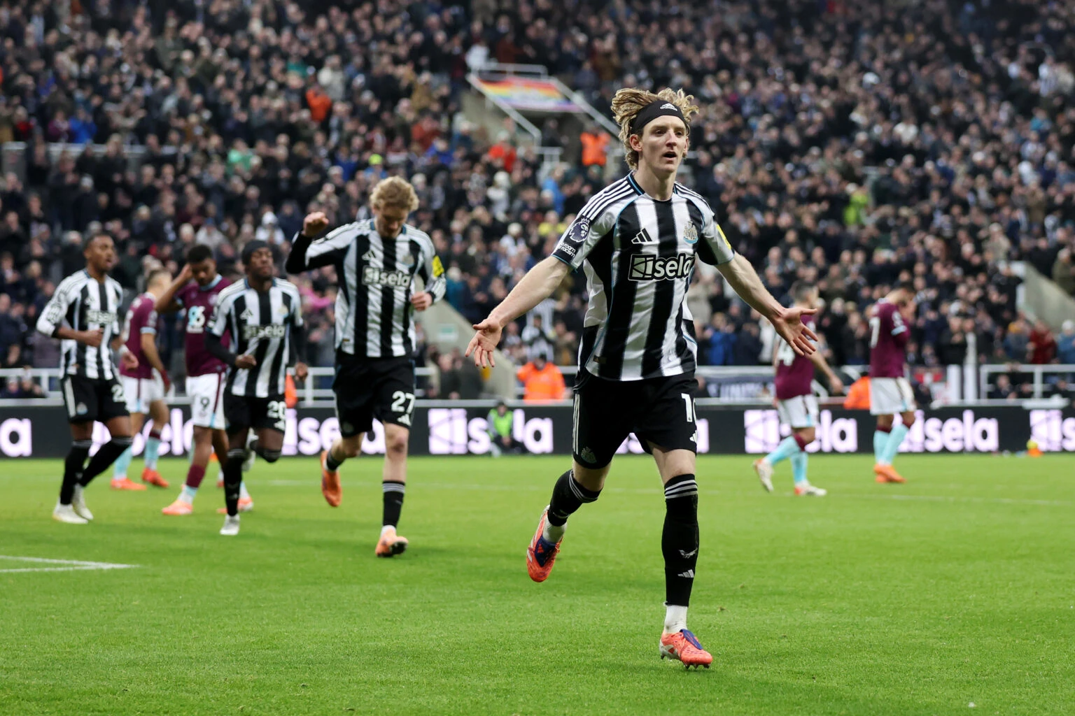 Eddie Howe Hails Anthony Gordon: Star Player Shines in Crucial ...
