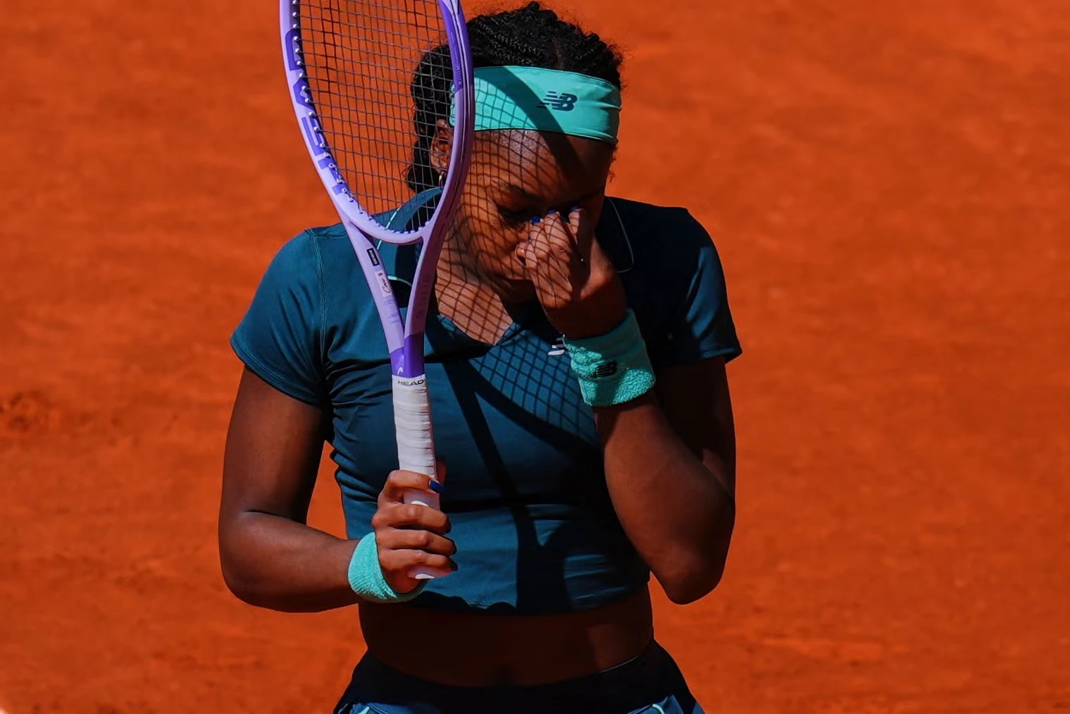 Coco Gauff battles through illness, vomiting on court to advance past ...