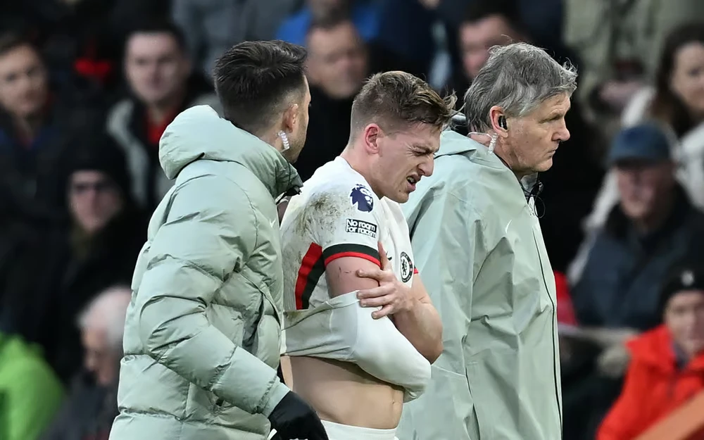 Chelsea Blow: Liam Delap Suffers Suspected Shoulder Dislocation | Teams ...