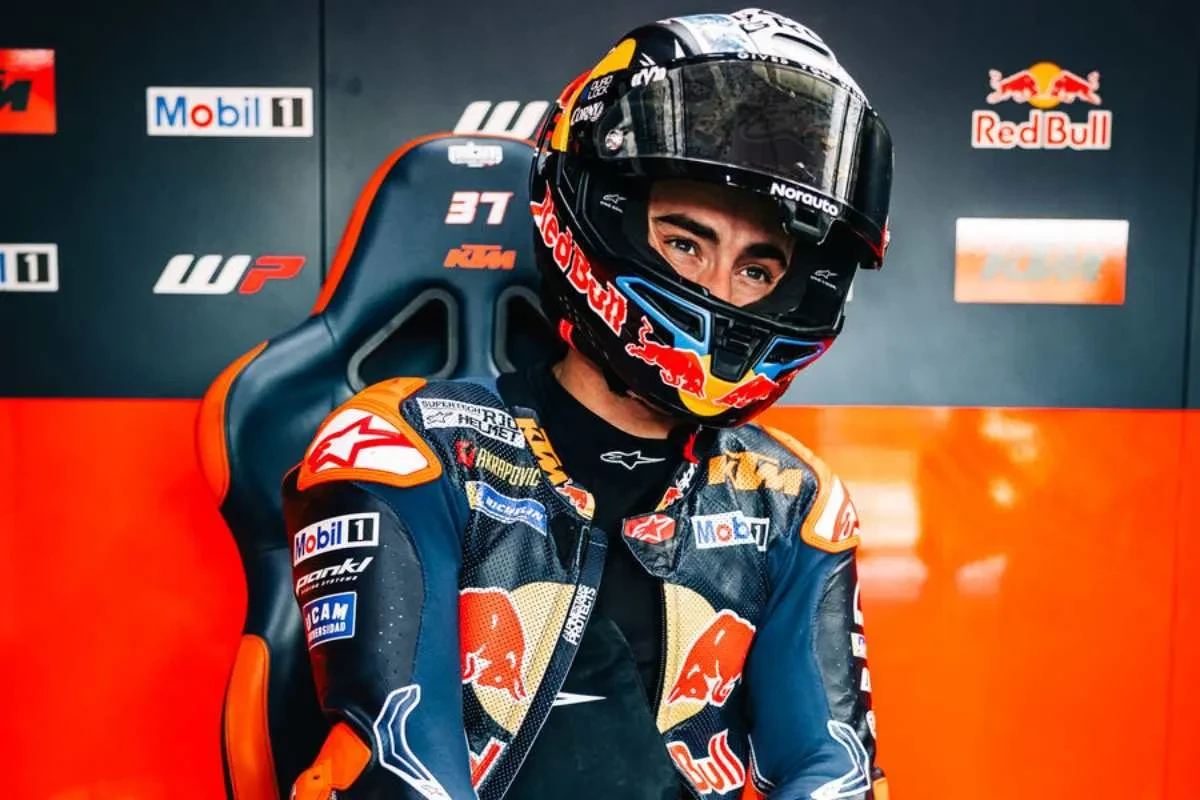 Pedro Acosta ducks 2027 contract questions at KTM 2026 livery launch ...