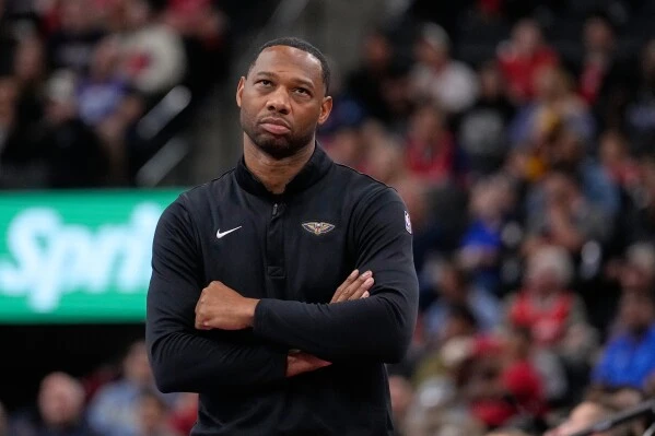 Grand Slam of Darts semi-finals sees Luke Littler advance with ...